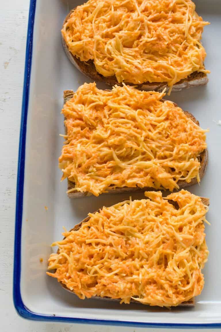 Überbackene Brötchen mit Karotten-Käse-Aufstrich - Culina Bohemica